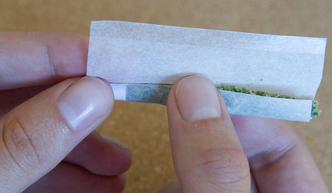 For Beginners: How to Roll a Joint with Rolling Paper