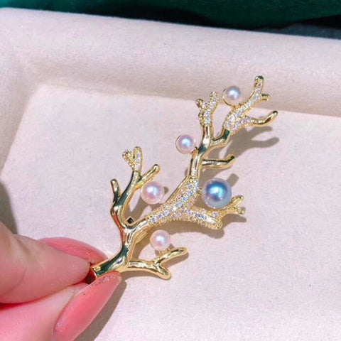 What is A Brooch and The Meaning of Wearing a Brooch Pin