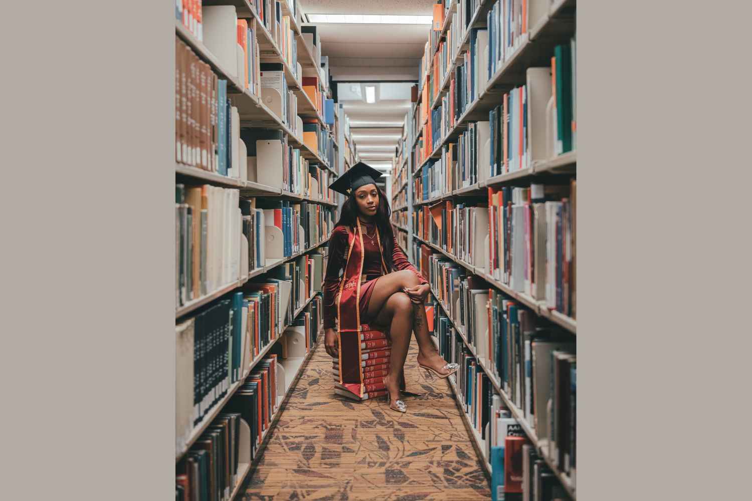 39+ Senior Pictures Ideas: Props, Poses, Locations